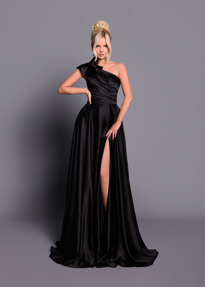 Alli Gown – Windsor & Lux